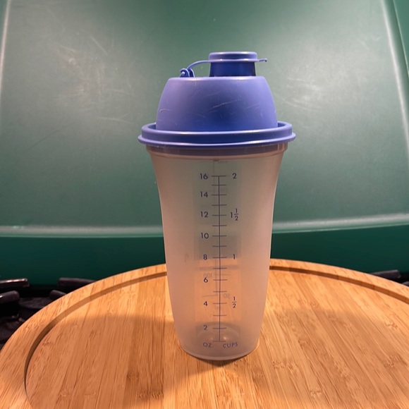 Tupperware | Kitchen | Tupperware Quick Shake Container Nos 6 Ounce ...